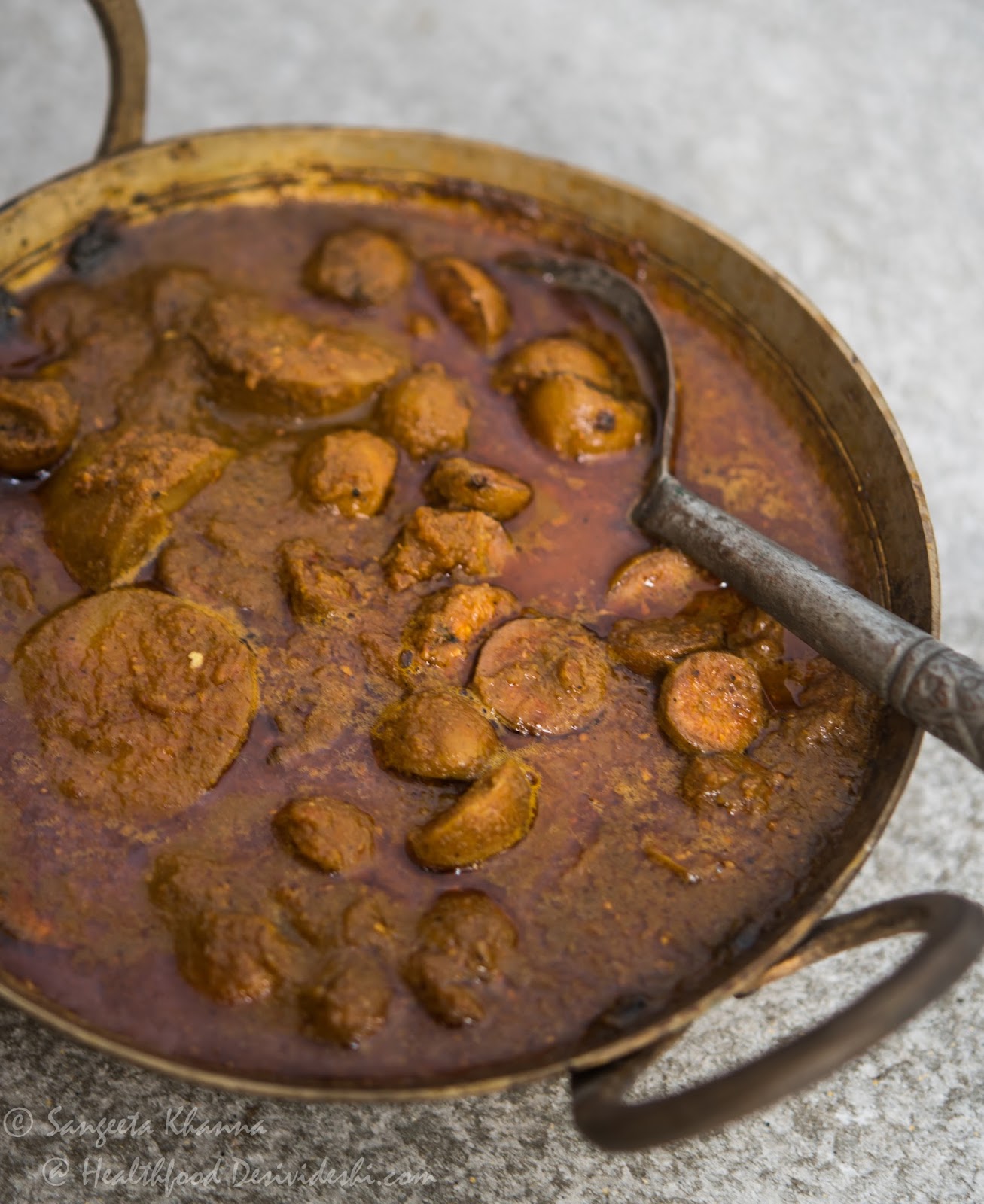 wild Indian figs (goolar, anjeer or dumur), a wild edible fruit ...
