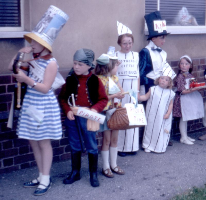 Lovely Color Pictures That Show What Children Wore in the 1960s ...