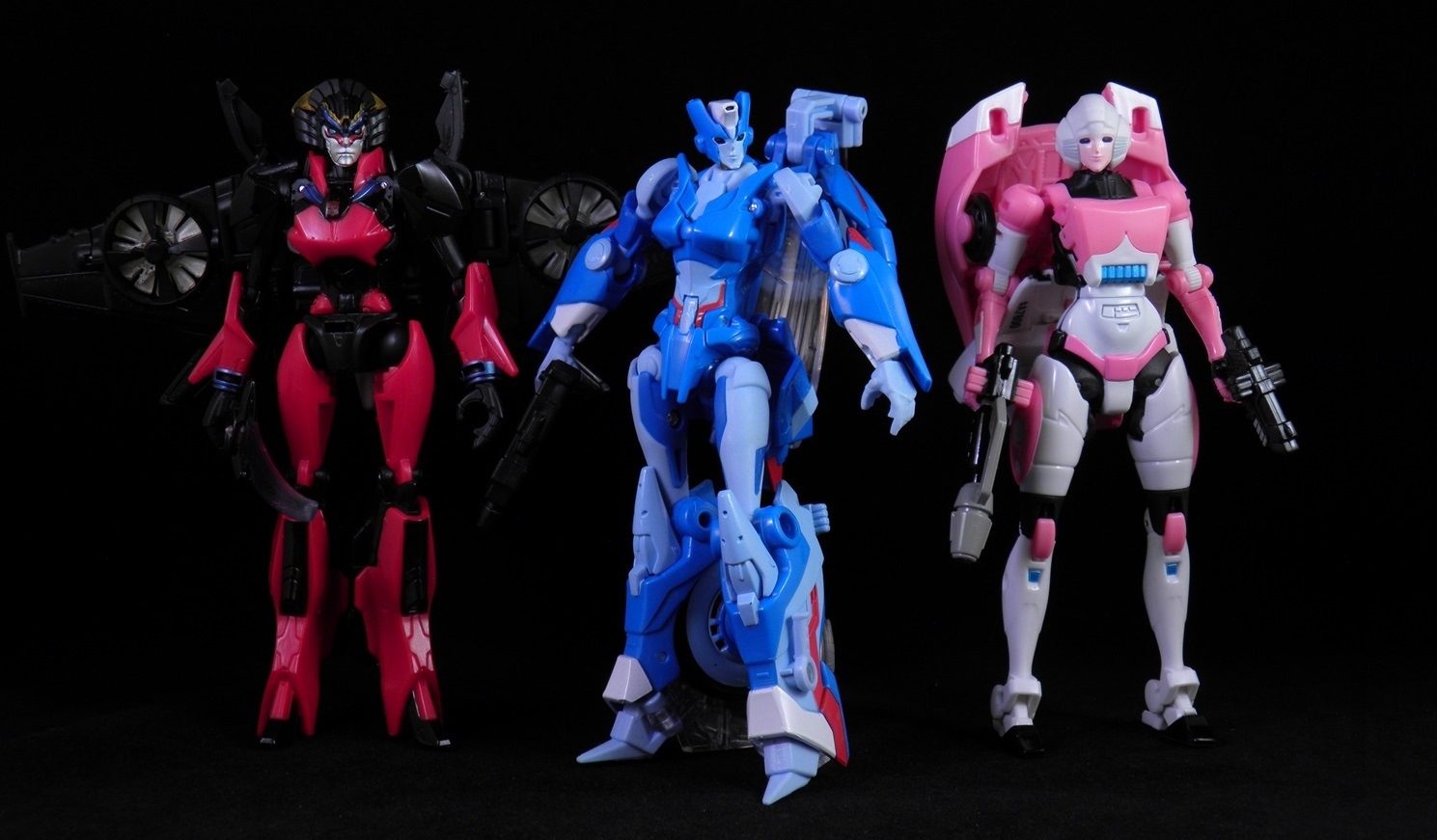 She's Fantastic: Transformers: Generations - CHROMIA!