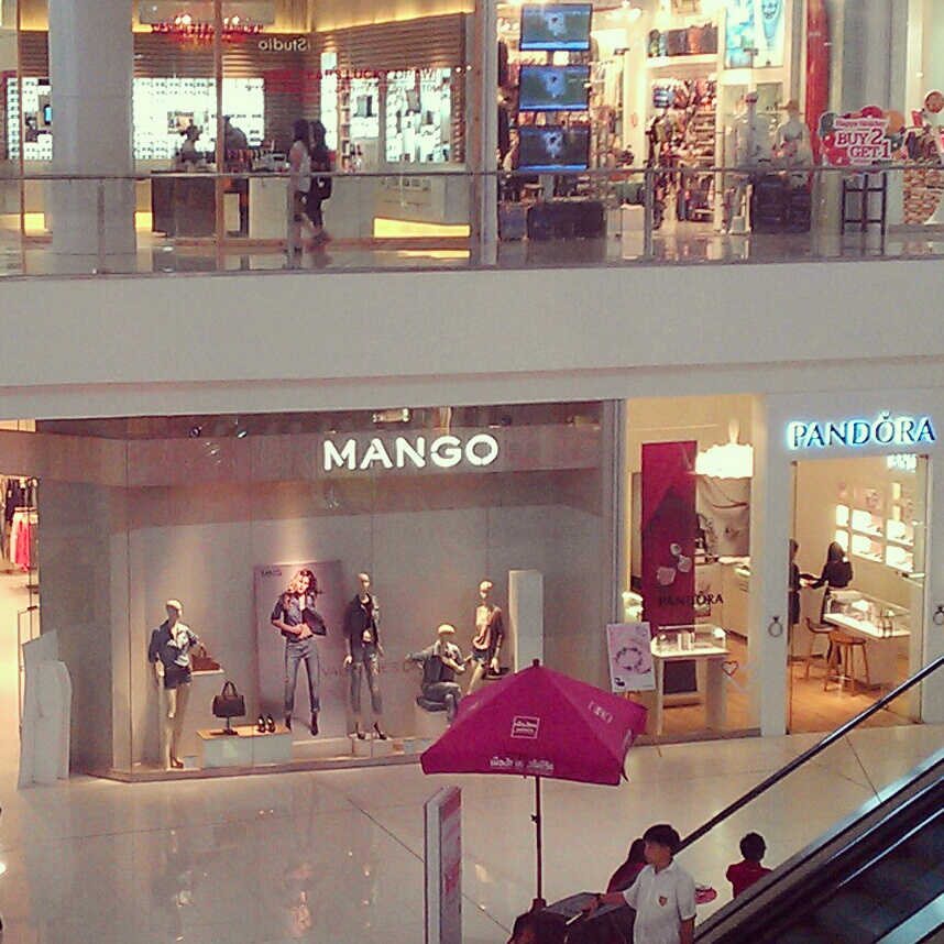 MANGO Window Display, Thailand