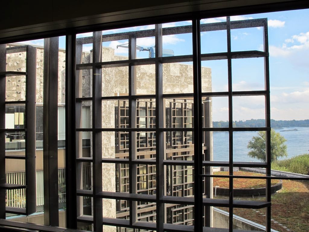 SCISSORELLA: Arne Jacobsen: Das Mainzer Rathaus (1974)