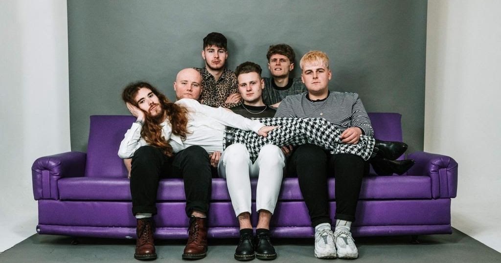 Jools unleash their new single "Spineless"