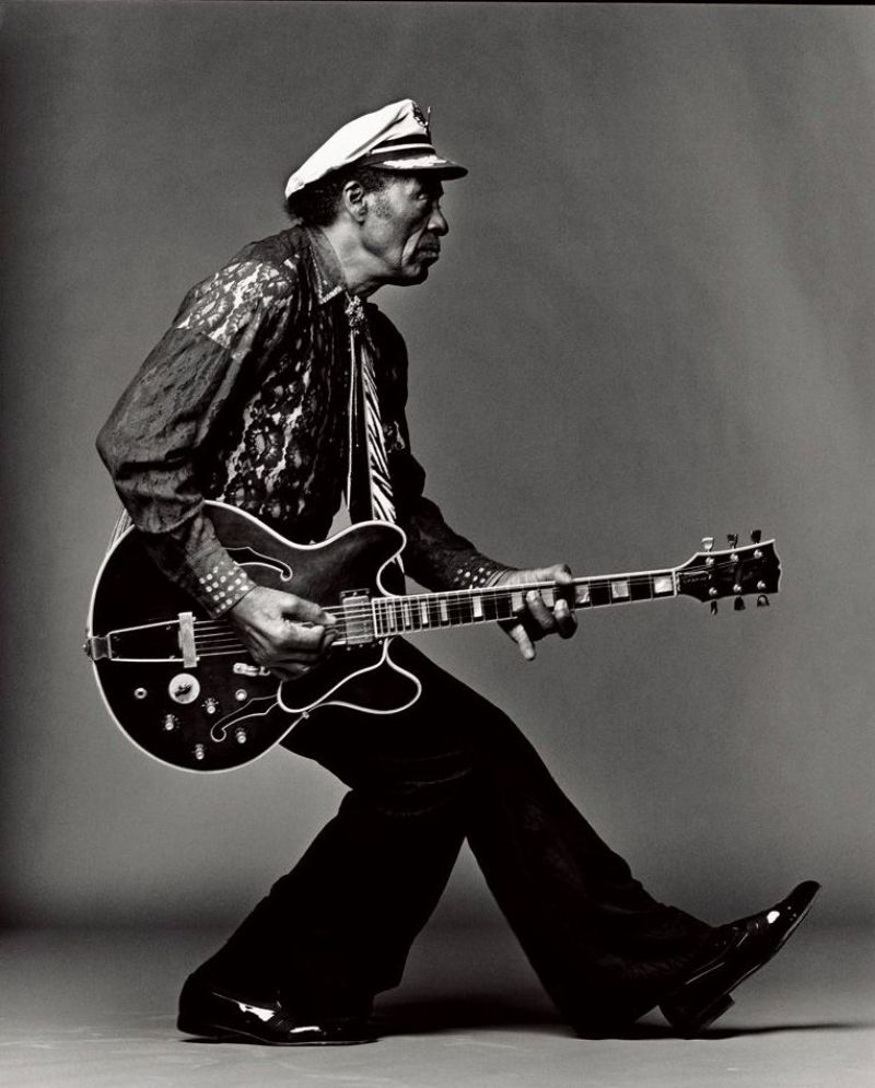 20 Interesting Photographs of Chuck Berry Shows Off His Legendary Duck ...