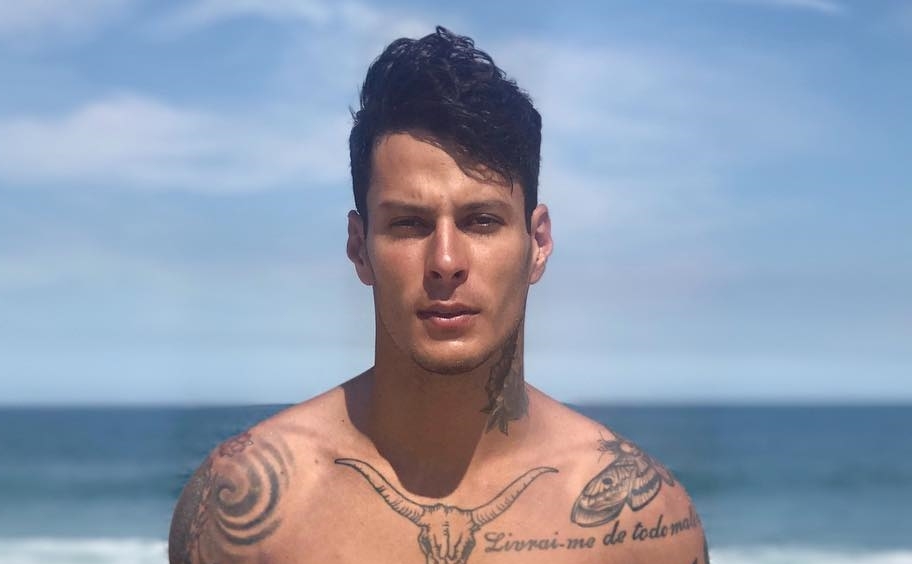 Rodrigo Lima choca com volume na sunga - Volume na Cueca