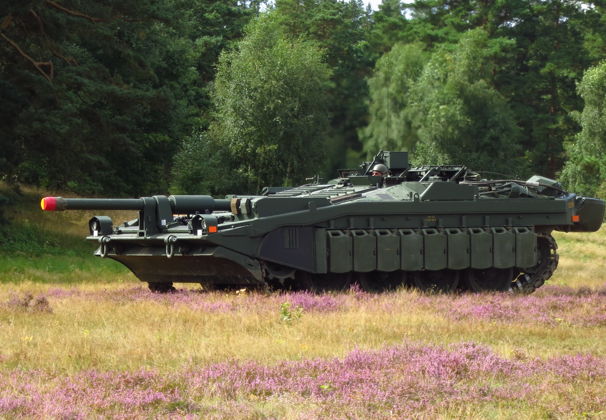 MILITER DAN ALUTSISTA, INDONESIA DAN DUNIA: Tank Tempur Utama / Main Battle Tank - Strv 103 S ...