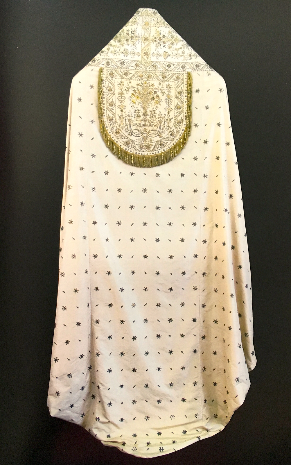 The Mantum of the Popes: Further Examples ~ Liturgical Arts Journal