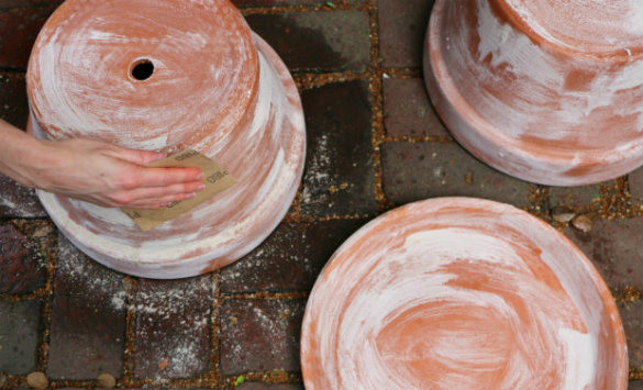 Over on eHow: DIY Outdoor Terra Cotta Storage Table | 17 Apart