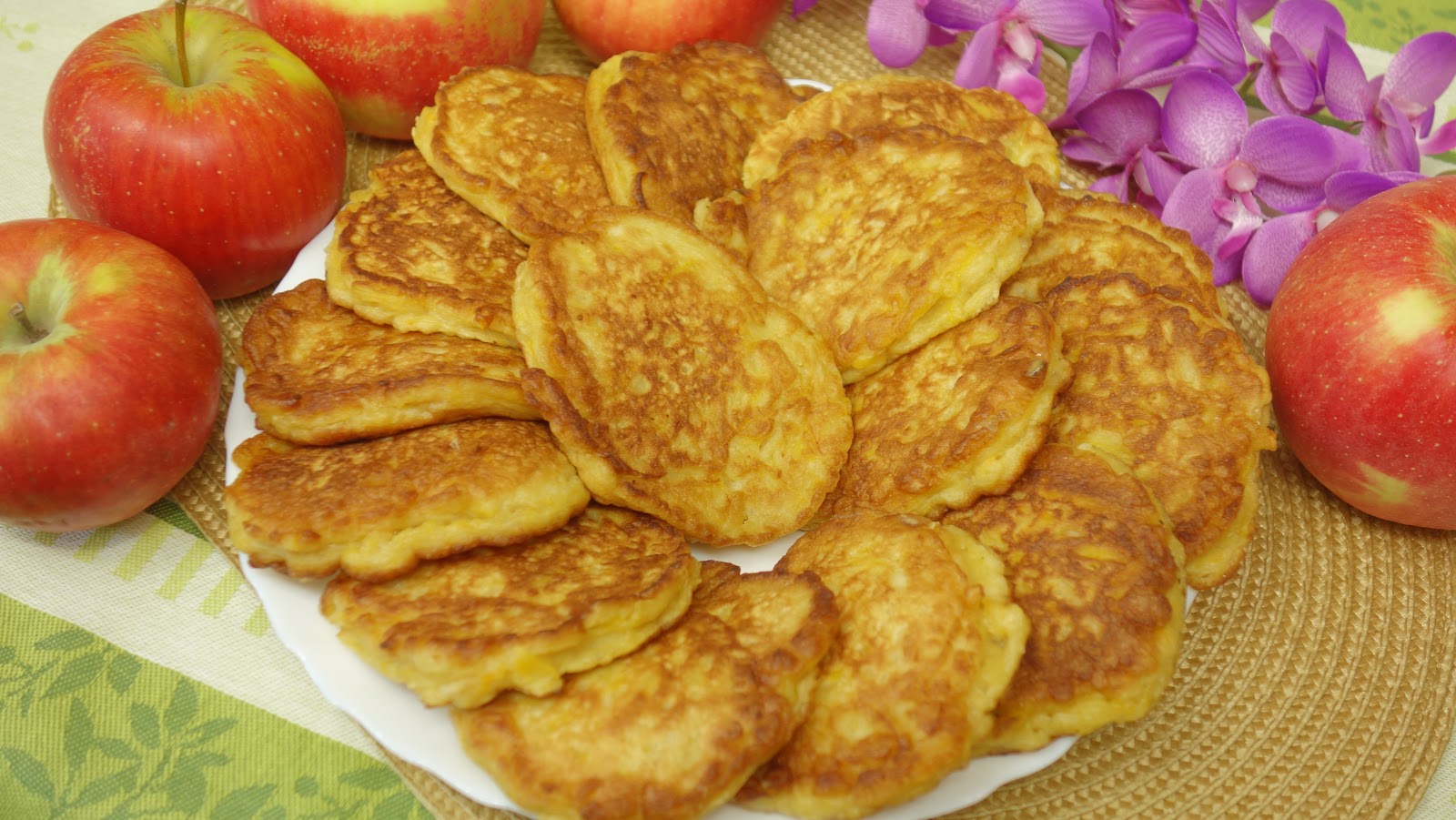 Placki z dynią i jabłkami – pyszne i proste - Uwaga Babcia Gotuje