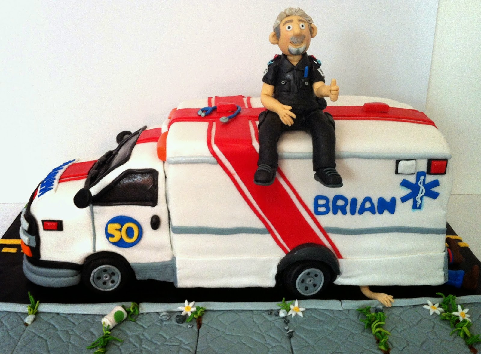 Hogan's Sweet Art: Ambulance cake