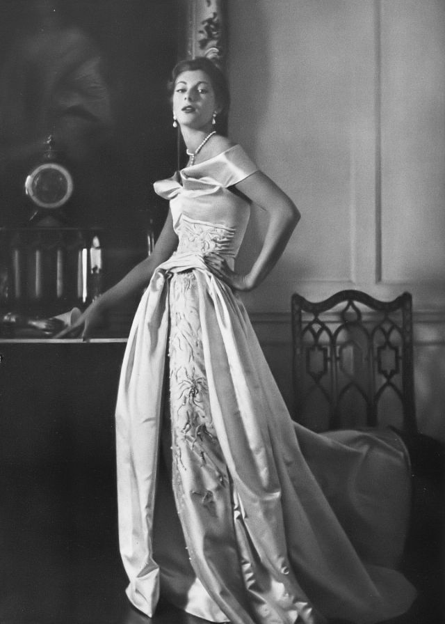 45 Fabulous Photos of Model Fiona Campbell-Walter in the 1950s ~ Vintage Everyday