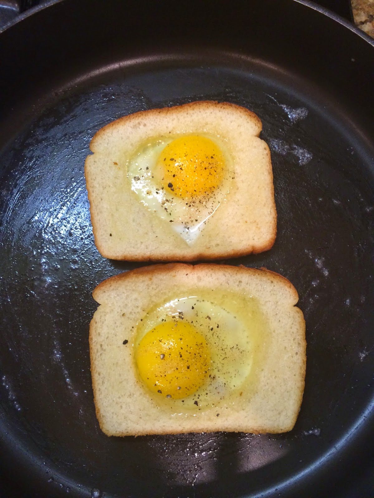 Little Magnolia Kitchen: SUNSHINE TOAST (TOAD IN A HOLE)