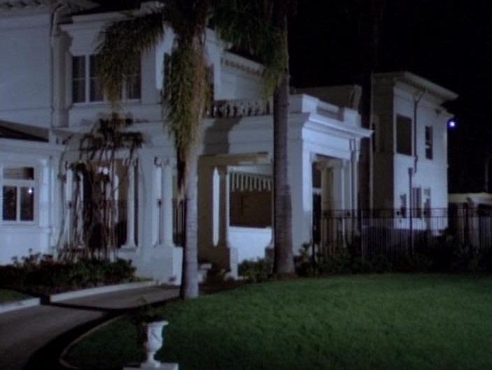Filming Locations of Chicago and Los Angeles: Charmed: Season 1 ...