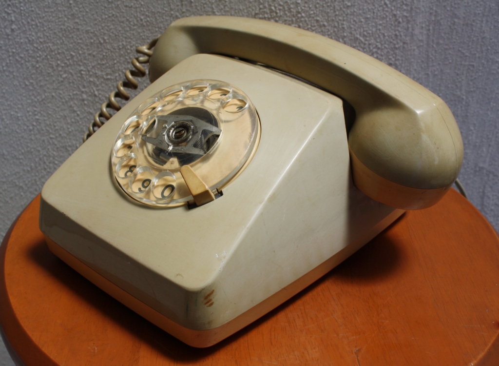 Tio Him & Co.: Telepon Putar Tempo Dulu / Vintage Rotary Dial Telephone