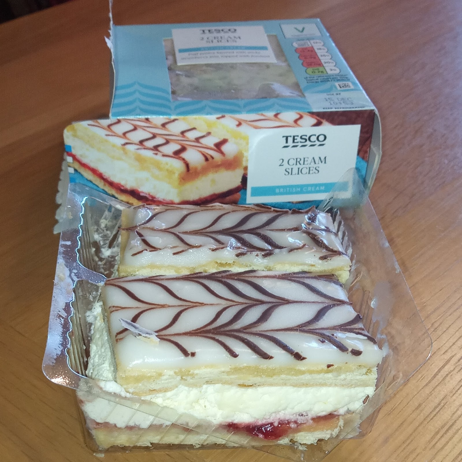 Supersupergirl's Food Reviews: [Review] Tesco Cream Slice