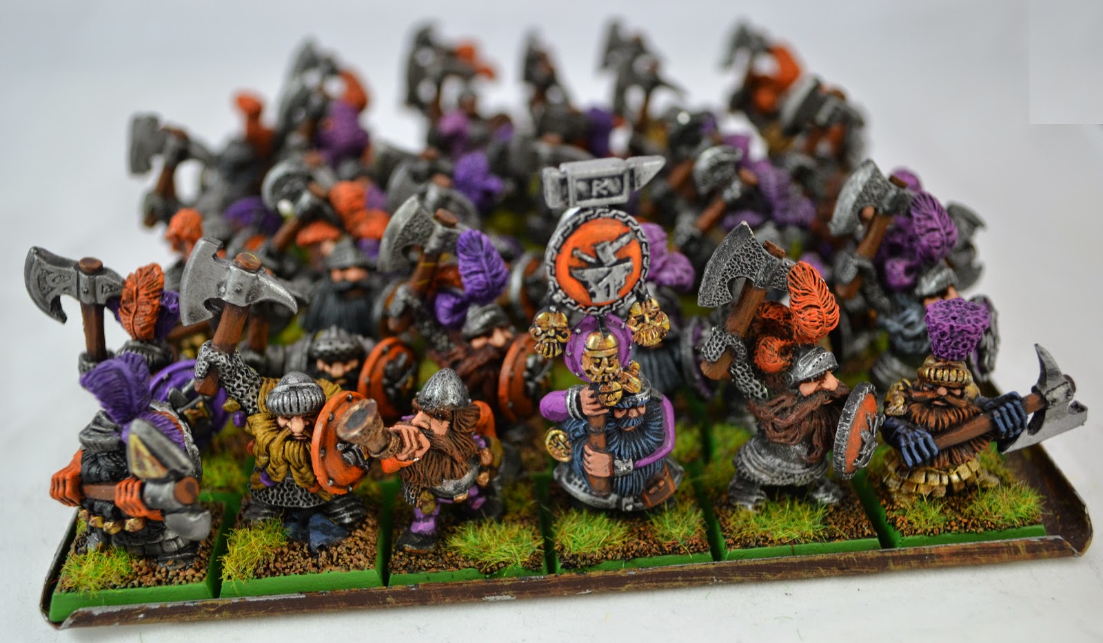 The Hoodling's Hole: A more substantial Dwarf Ironbreaker regiment
