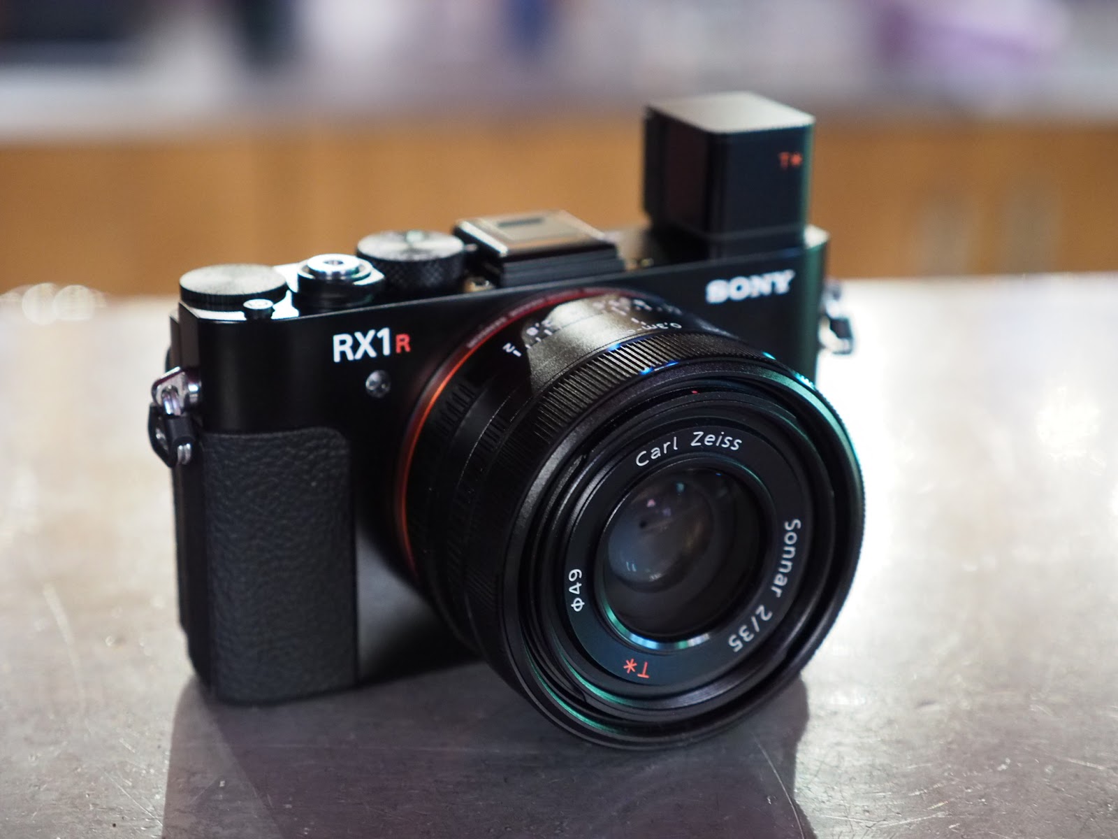 10 Kamera Terbaik Yang Sering Dipakai Oleh Youtuber terkenal | OkaySip