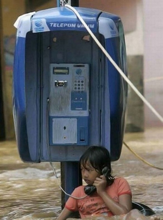 Funny People During Huge Floods ~ LameBook