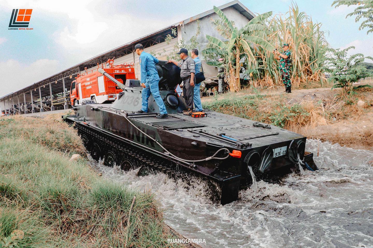 DEFENSE STUDIES: Melihat Final Test Tank PT-76 Rekondisi oleh Lumindo