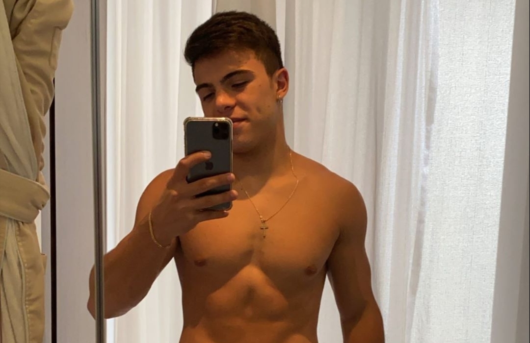 Thomaz Costa publica foto só de sunga e chama atenção com volume ...