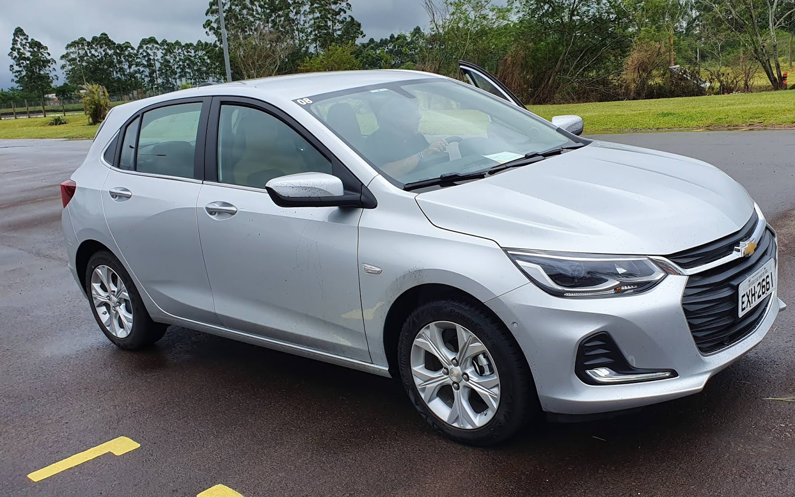 Chevrolet Onix Hatch 2020 chega com mais esportividade