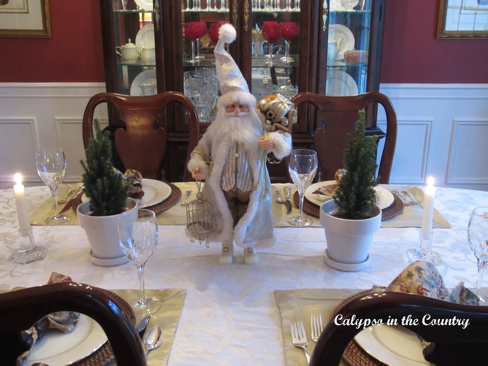 Christmas Table with Santa Centerpiece - Calypso in the Country