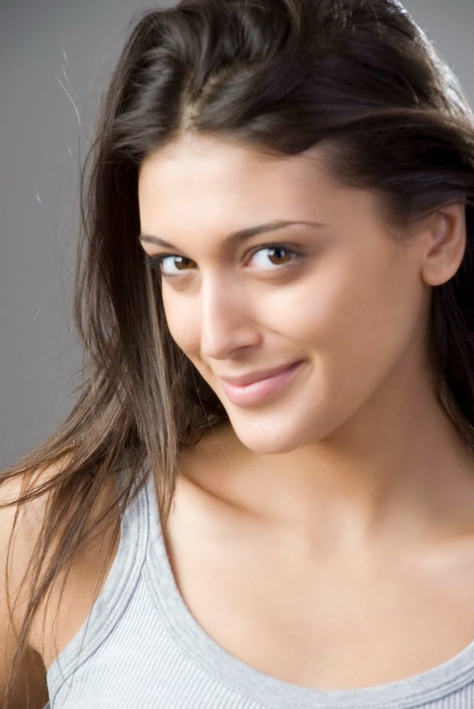 Nice Babe Face | Celebrity Wallpaper blog: Cristina Buccino