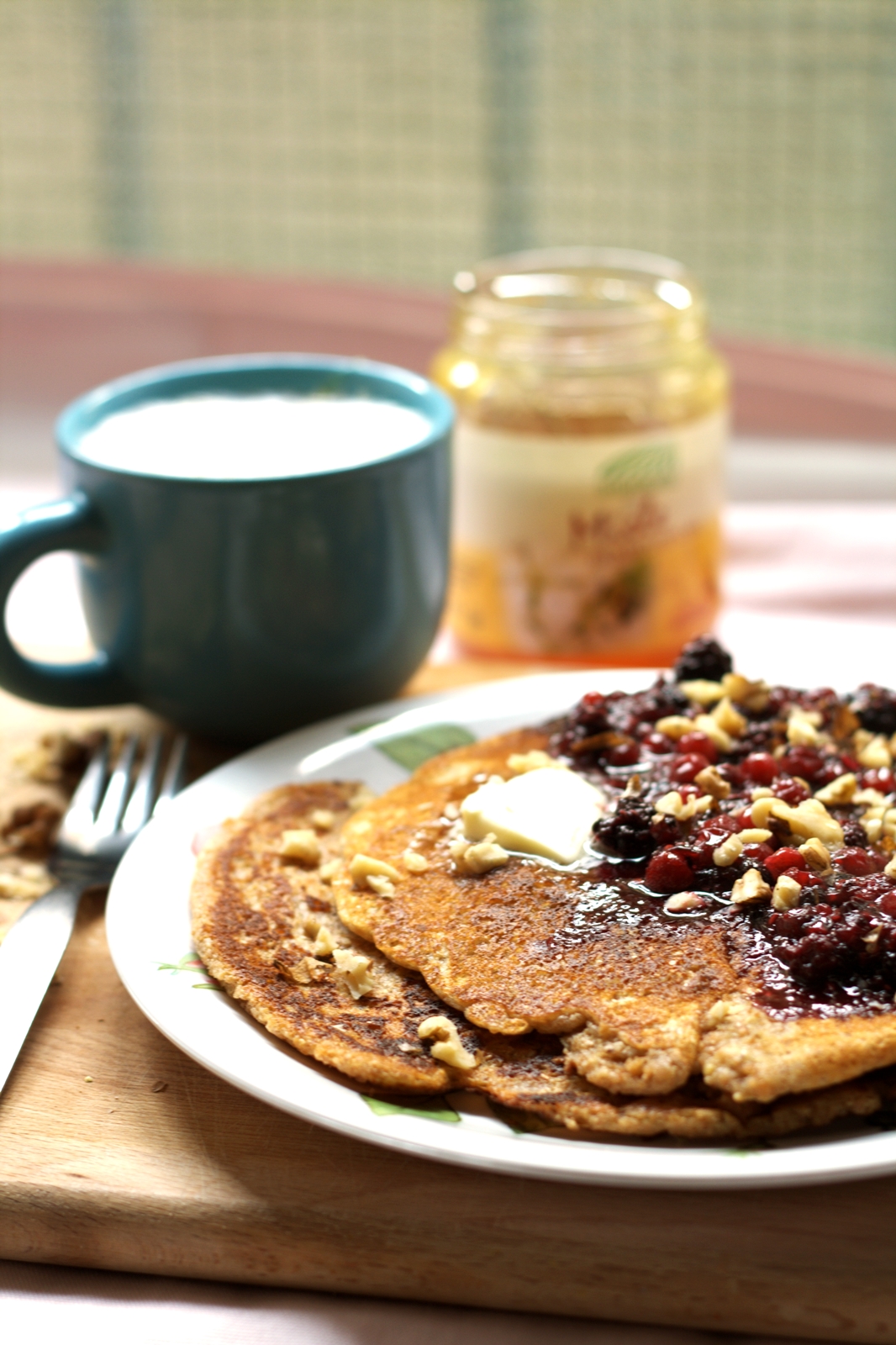 JosieLee: Muesli-Pancakes with Honeyed Berries