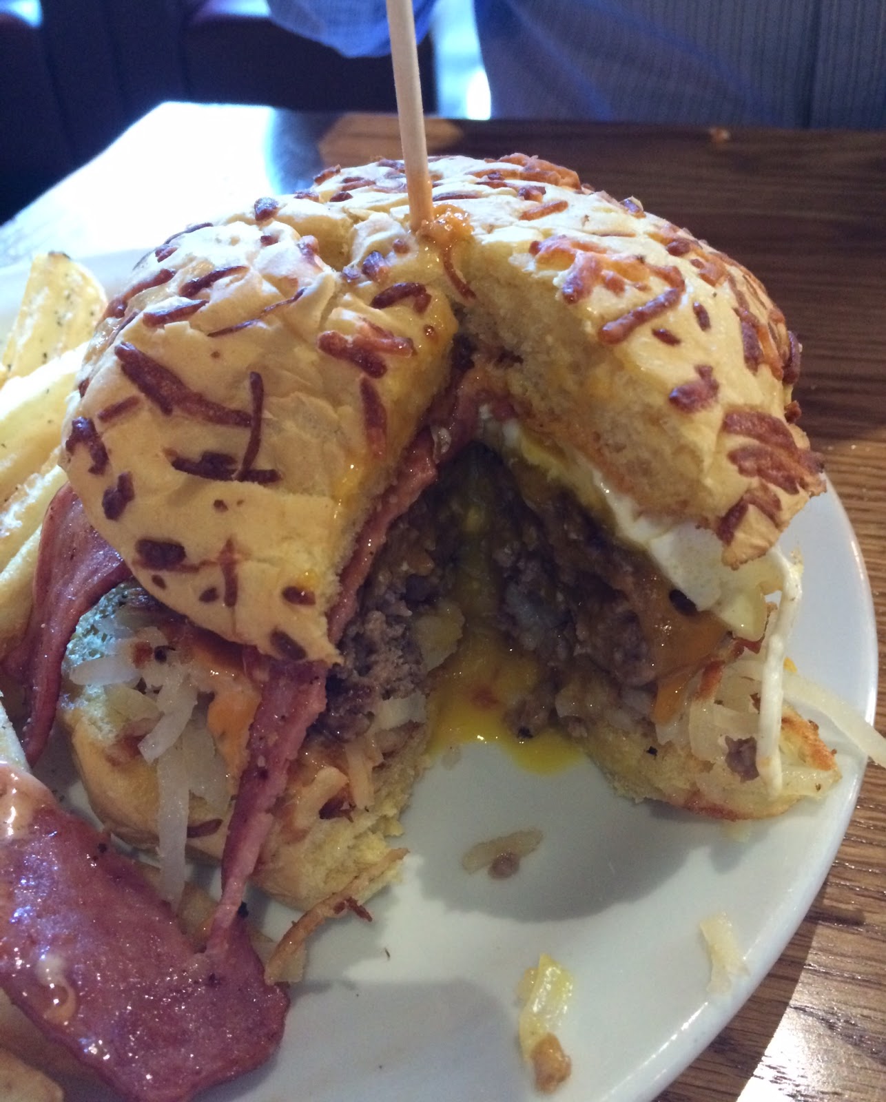 The Thing Burger From Denny's / デニーズのザ・シング バーガー ~ I'm Made of Sugar ...