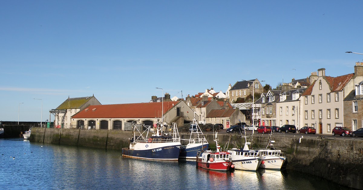Pittenweem harbour ....