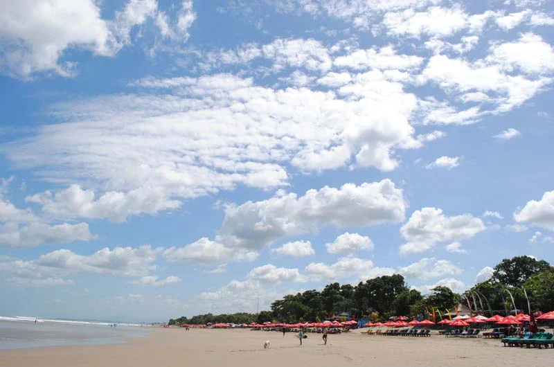 Pantai Seminyak Bali - Fasilitas Wisata, Harga Tiket Masuk, dan Rute - NgeTrip