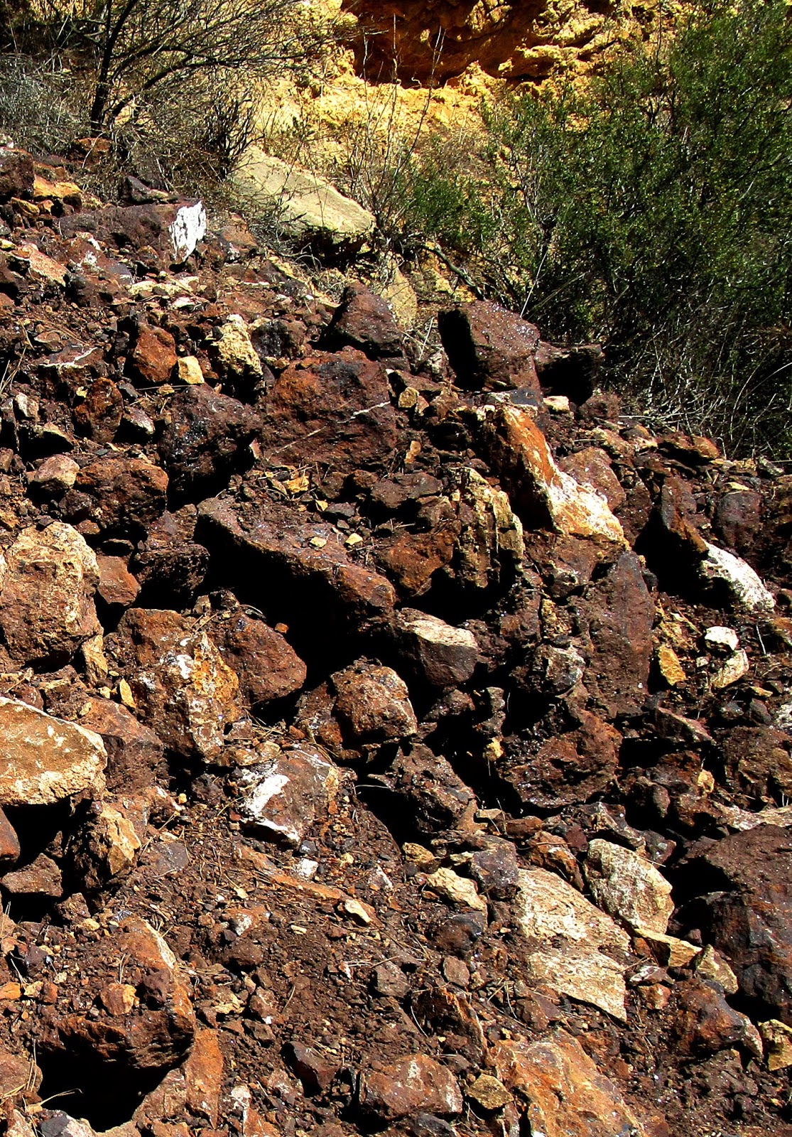 Arqueocerámica: Menas de hierro y su reconocimiento de visu.