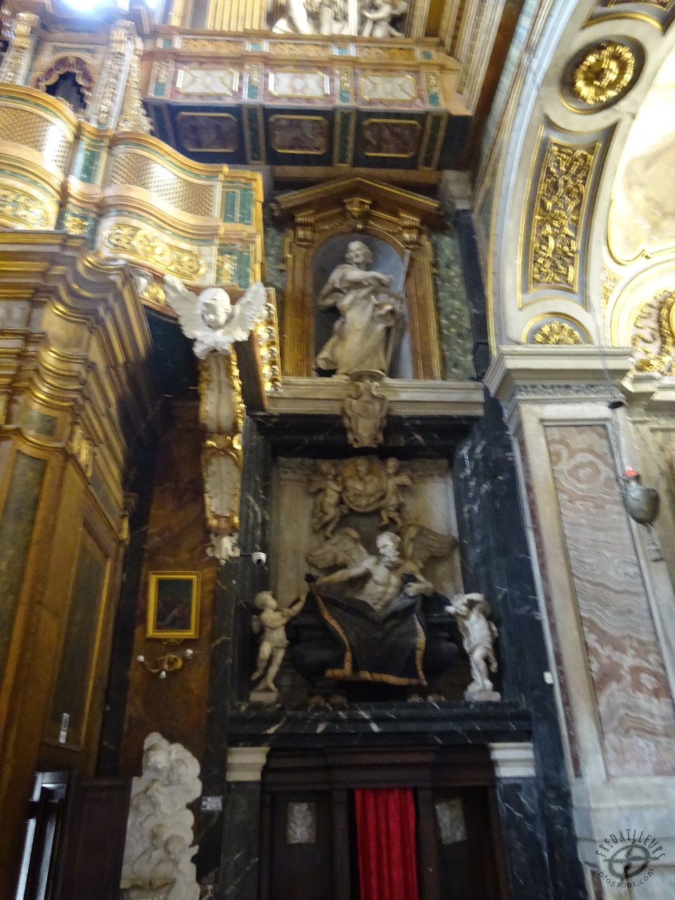 Fred ailleurs: Rome : l'église Jésus et Marie (Gesù e Maria)