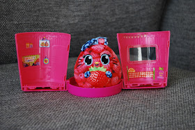 Chic Geek Diary: Foodie Roos Mini Plush Collectibles - Review