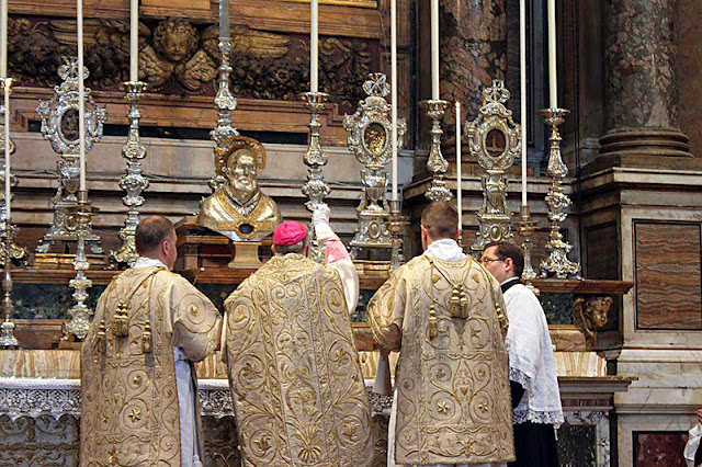 CATHOLICVS: Monseñor Guido Pozzo confiere el sacramento del Orden ...