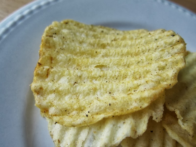 Review: Frito Lay - Roasted Garlic & Sea Salt Wavy Lay's Potato Chips ...