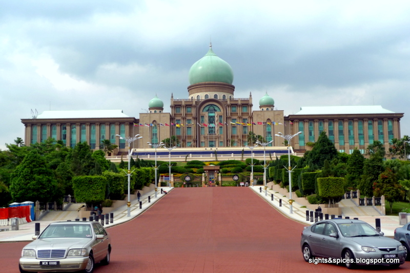 Sights and Spices: Sights: The Old The New And The Heart of MALAYSIA