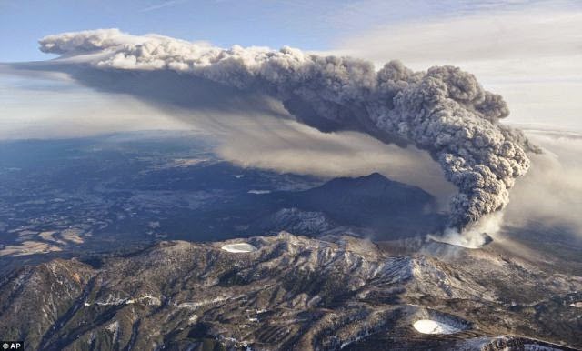 Chaos Global: Le volcan Ontake dans le centre du Japon est entré en ...