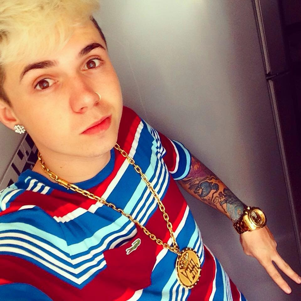 Web Rádio Monster Pop: Com cabelo estilizado de “onça” e carinha de ...