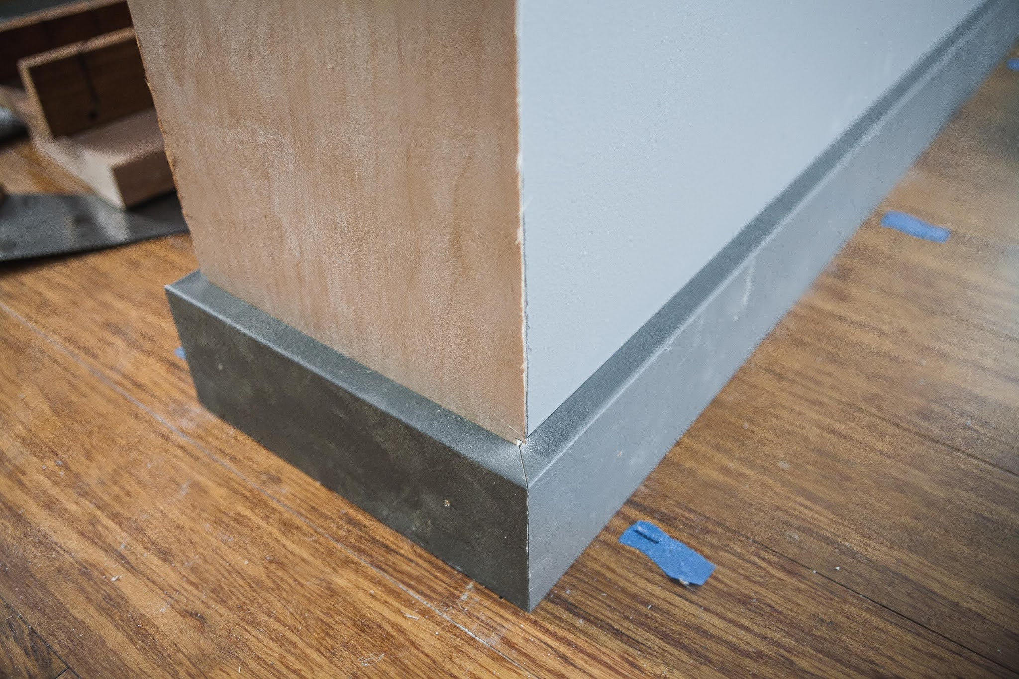 Building the floating wall: the final touches.