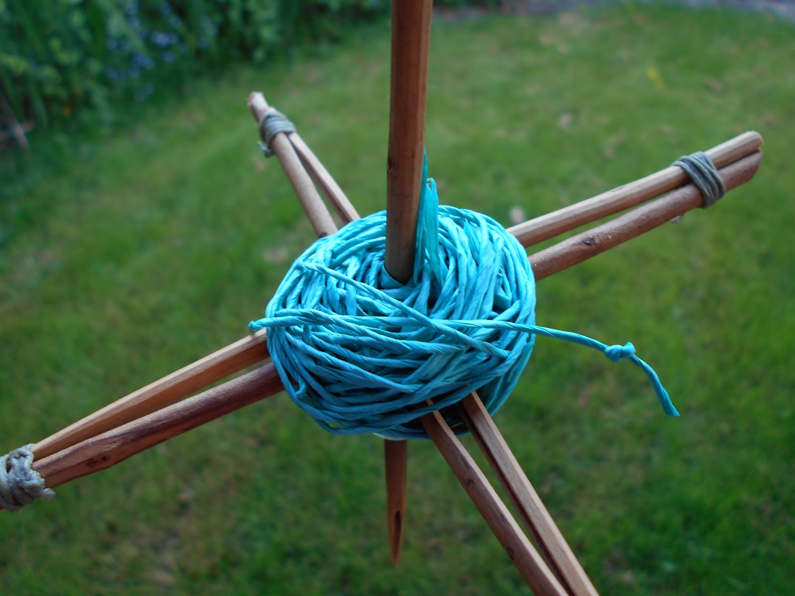 Donna Sakamoto Crispin: Turkish spindle for paper spinning and other fibers