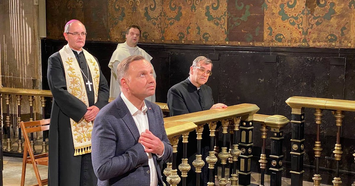 Polands Catholic Conservative President Andrzej Duda Wins Second Term
