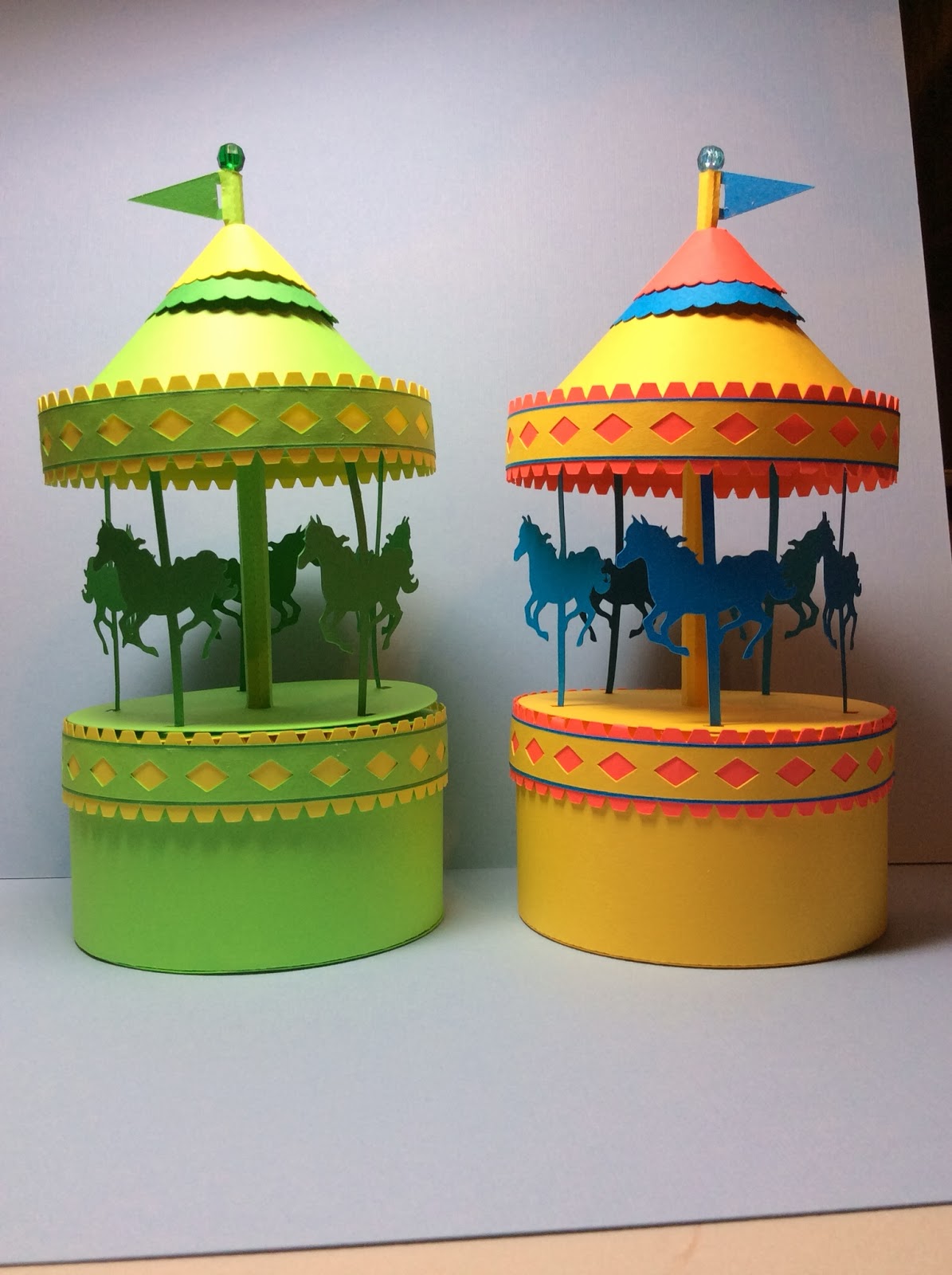 Papercrafts and other fun things: A Carousel Box That Really Spins