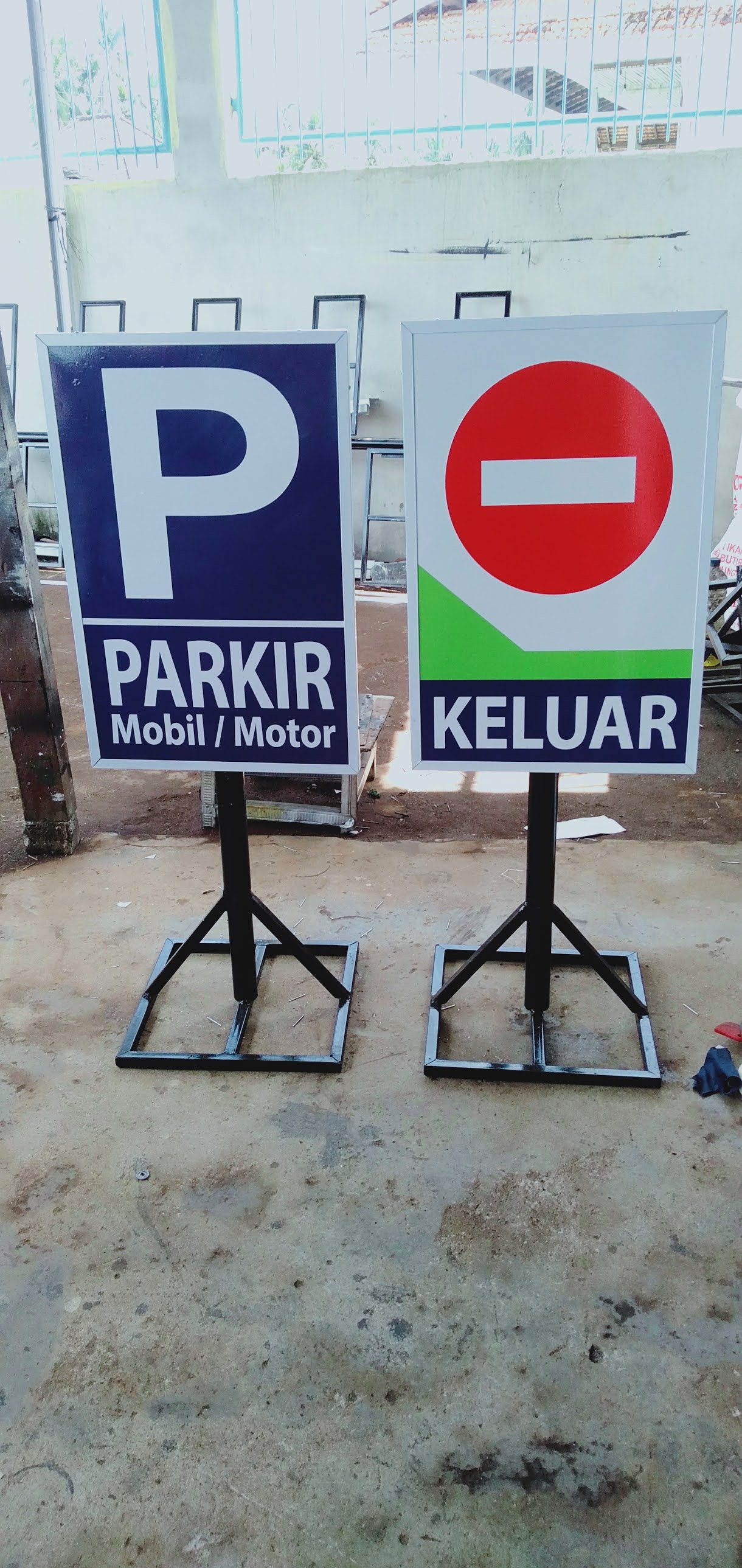 PLANG RAMBU KELUAR MASUK (MOVEABLE) - KIREINA MEDIA