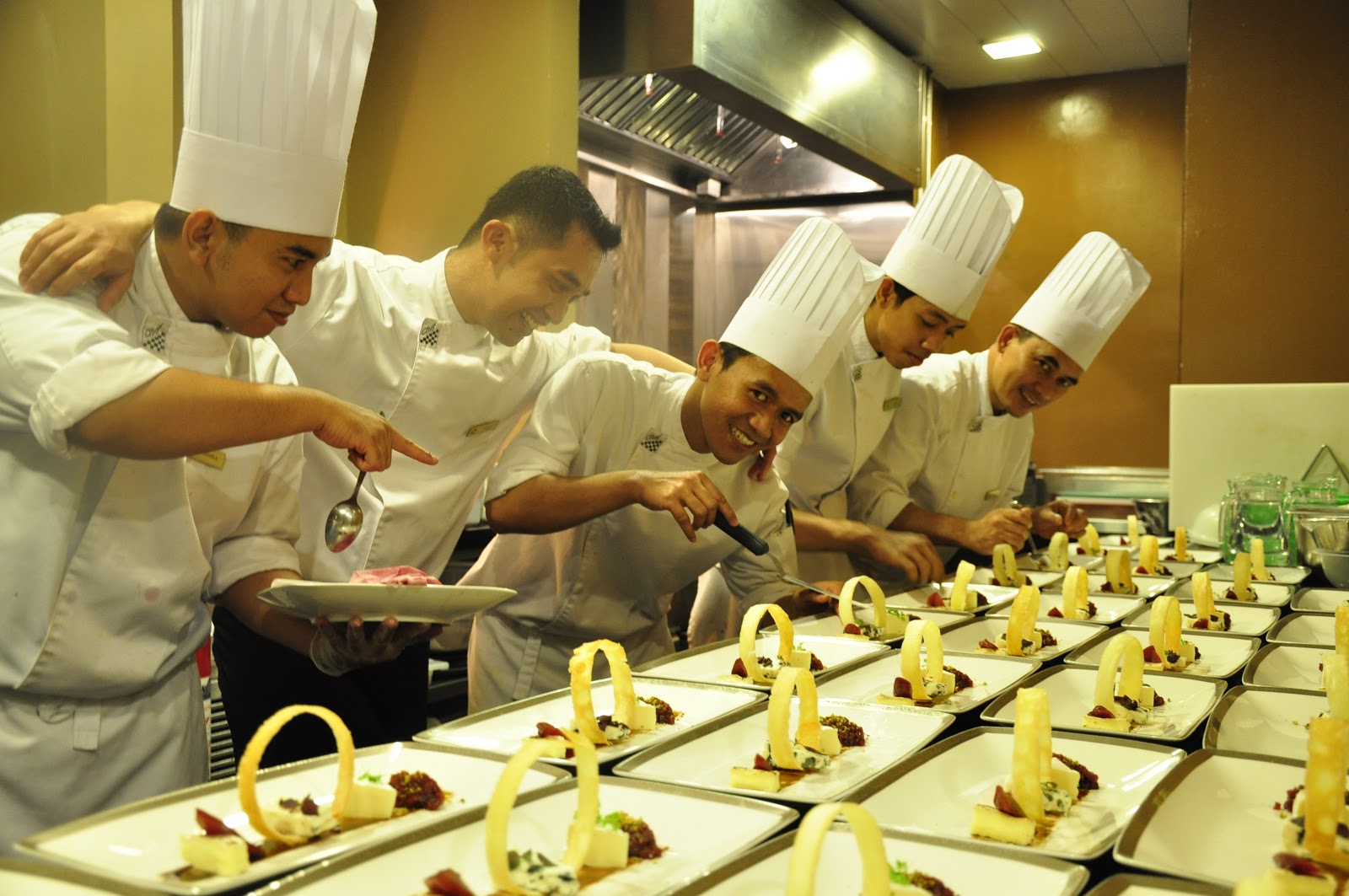 ALL ABOUT CHEF : CHEF POSISI YANG MENJANJIKAN