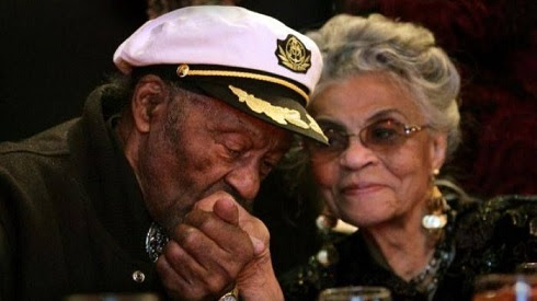 Suggs Wife : Terrell Suggs Bio Net Worth Current Team Salary Contract Trade Wife Teeth Son Age ...