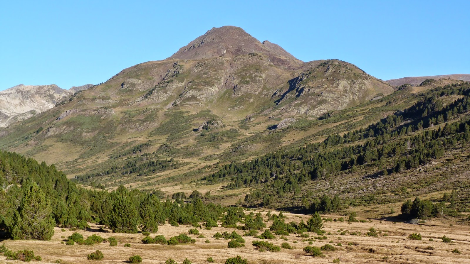 Pyrénées frontière sauvage: Randonnée Pic Péric (2810m) par l'arête Sud ...