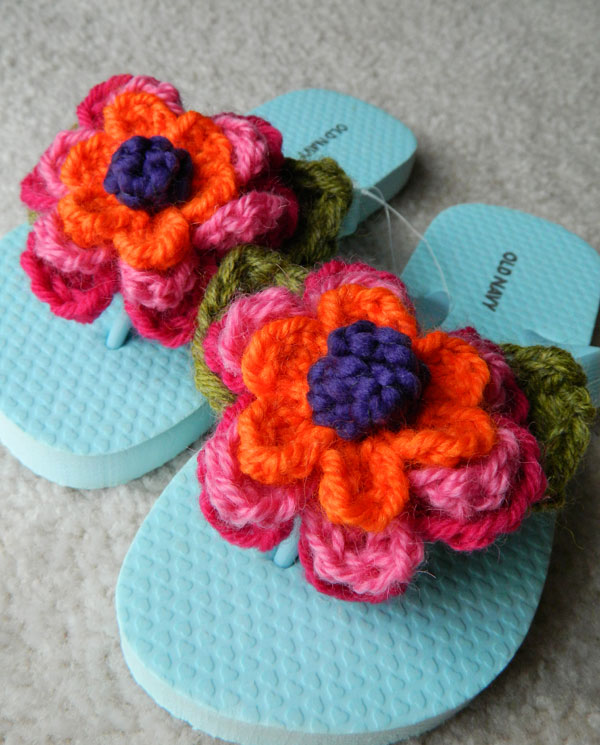 crochet d lane: Embellishing Flip Flops
