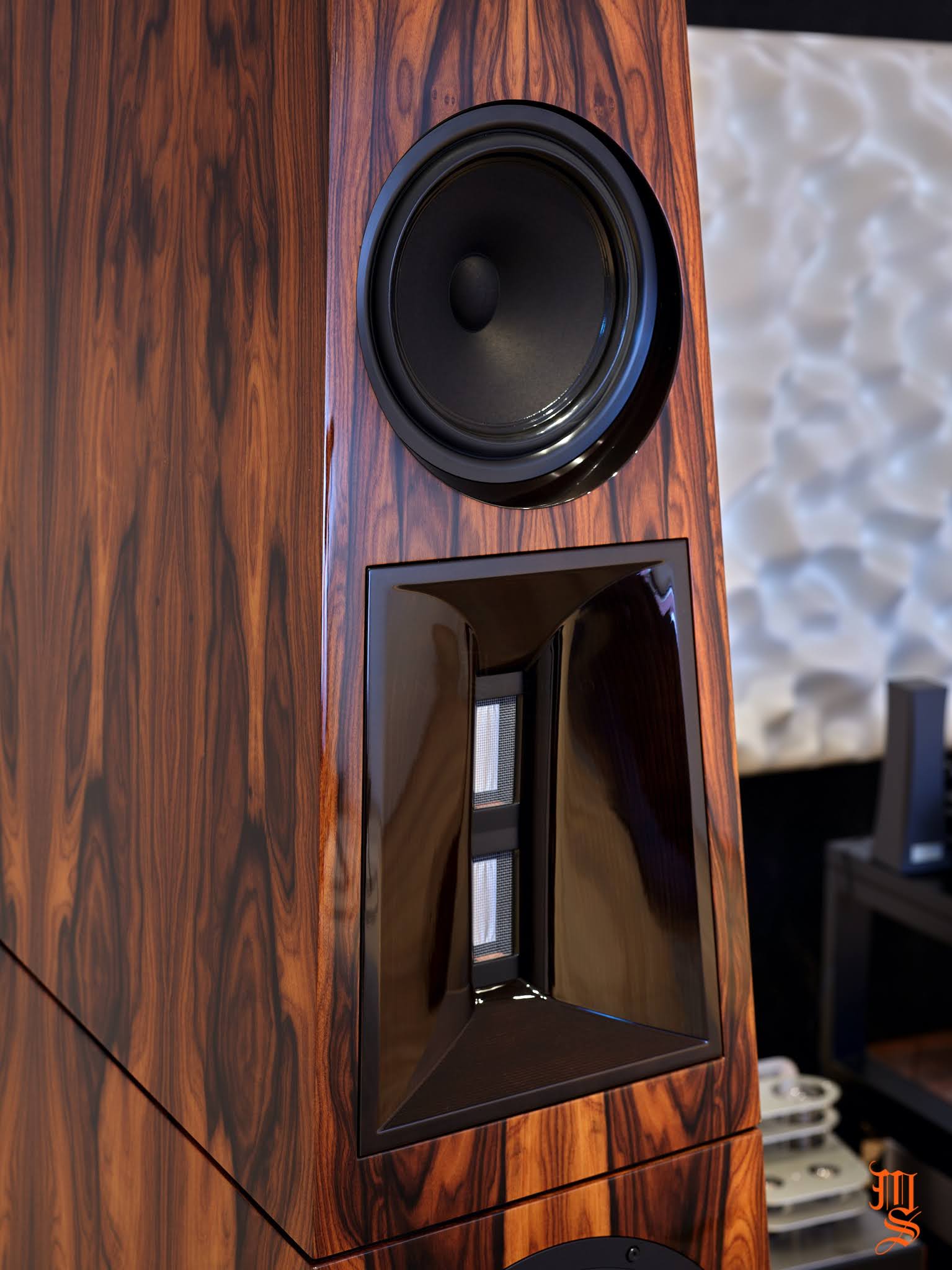 KAISER ACOUSTICS GRANDE PHOTOS – M & S | Ultimate High-Fidelity