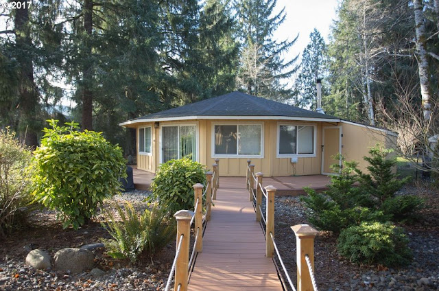 Sweet House Dreams: 1975 Contemporary Tiny Round Cabin in Seaside, Oregon