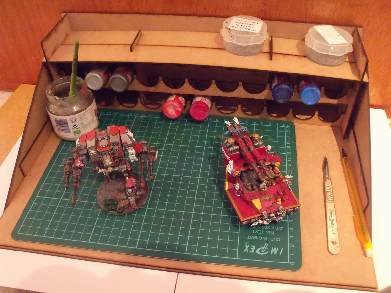 Limited Edition Warhammer models: wargame-model-mods - Work/paint station